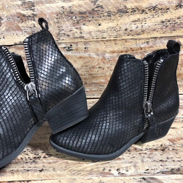 SHOES - Sandals - Footwear Deck Shoes : Mule Barn Boutique
